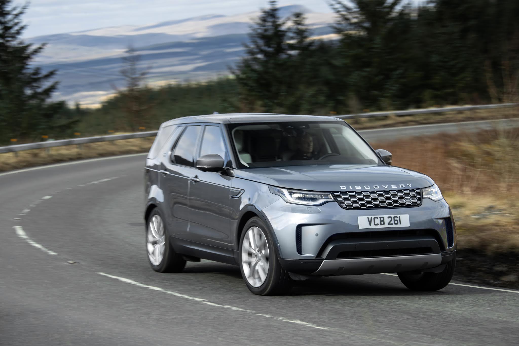 Monchster Chronicles: The 2021 Land Rover Discovery: A Luxury 7-Seater ...