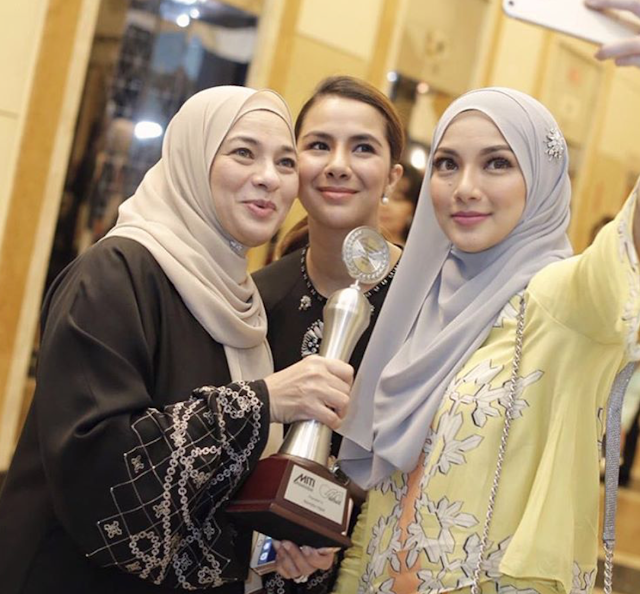 [VIDEO] Neelofa Dapat Anugerah MATRADE's Outstanding Achievement Award ...