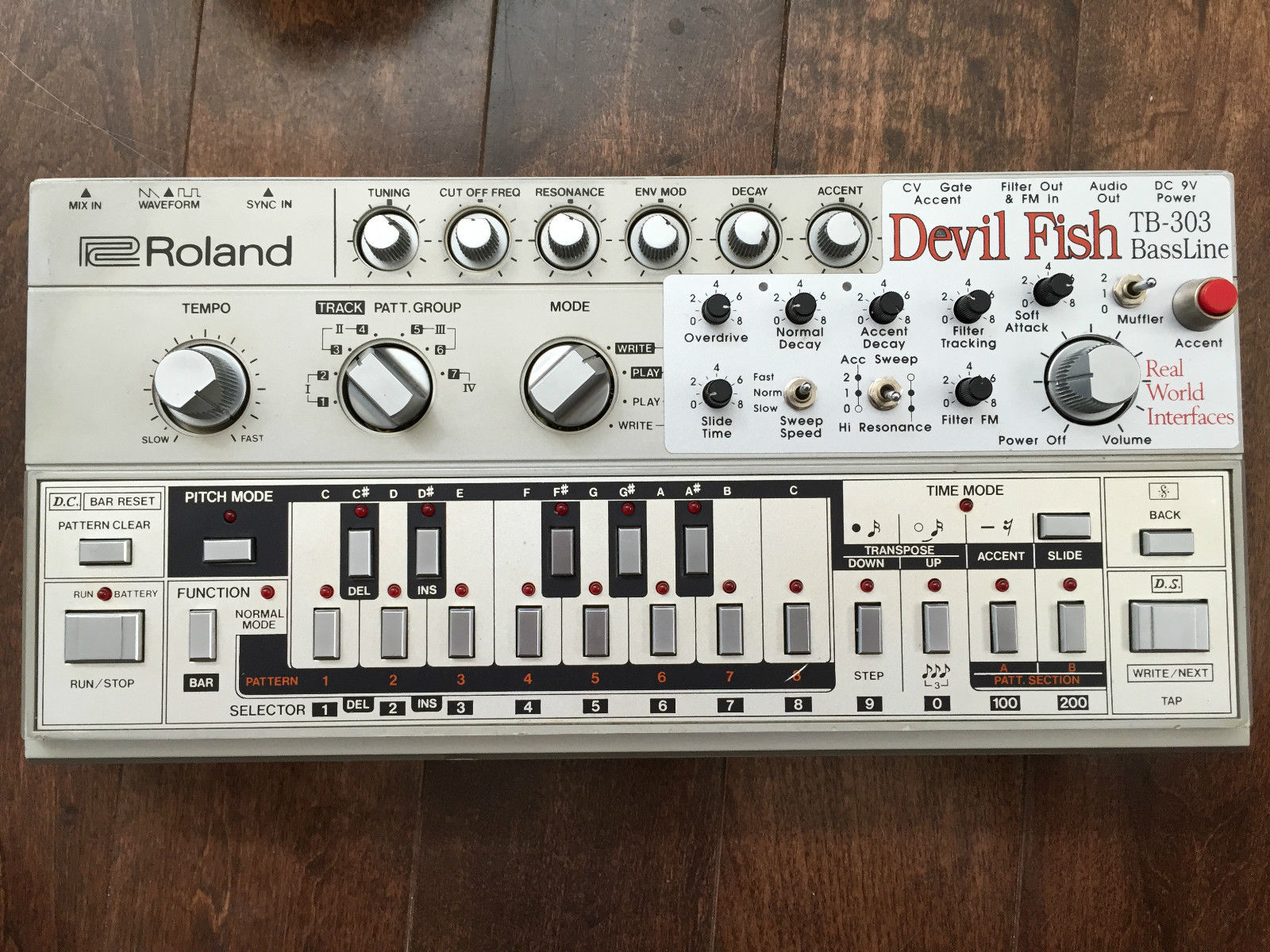 MATRIXSYNTH: Roland TB-303 Bassline Synthesizer with Devil fish mod ...