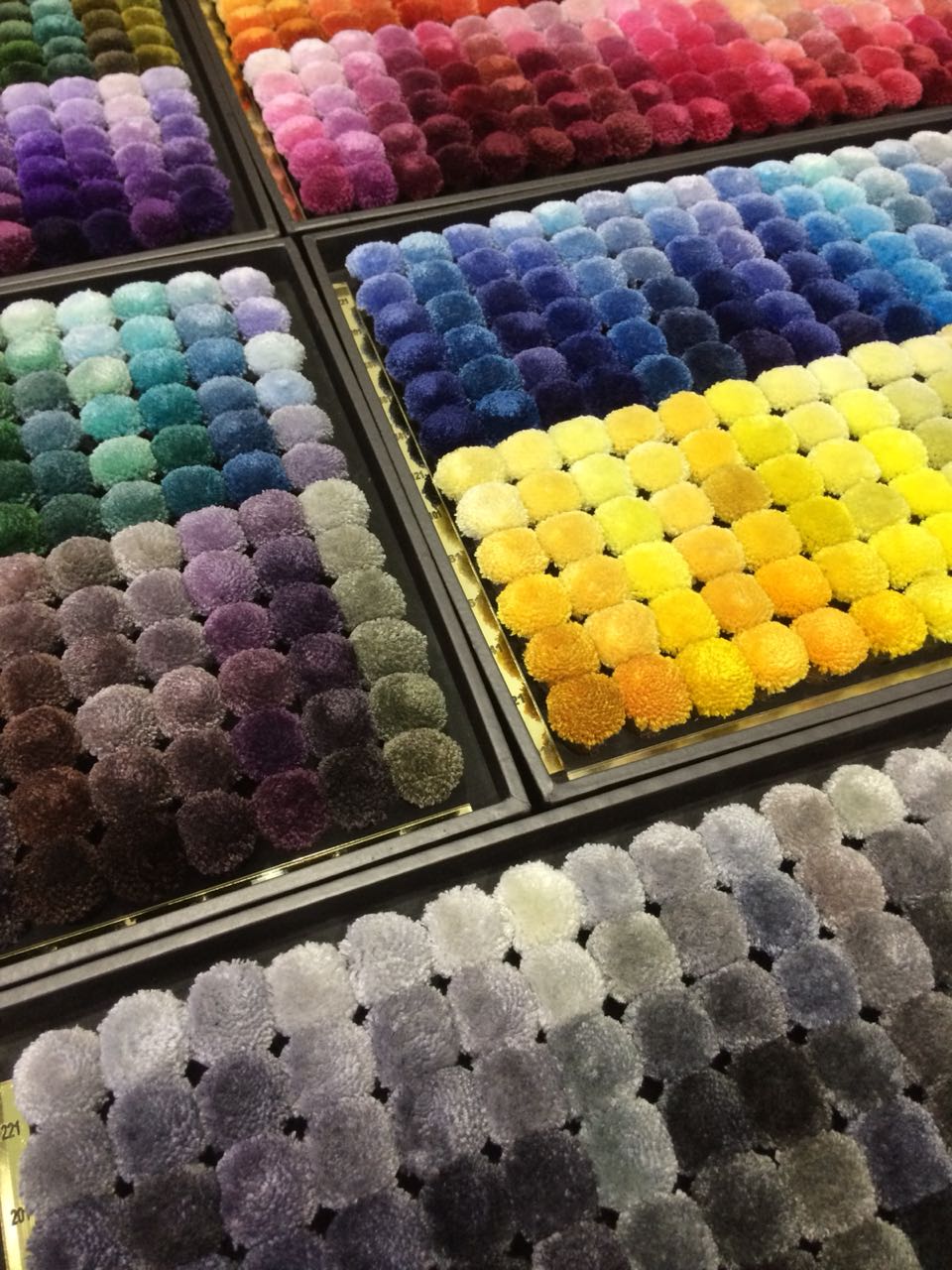 Color Pom Pom Box wool, viscose, silk, bamboo, cotton, nylon, acrylic ...