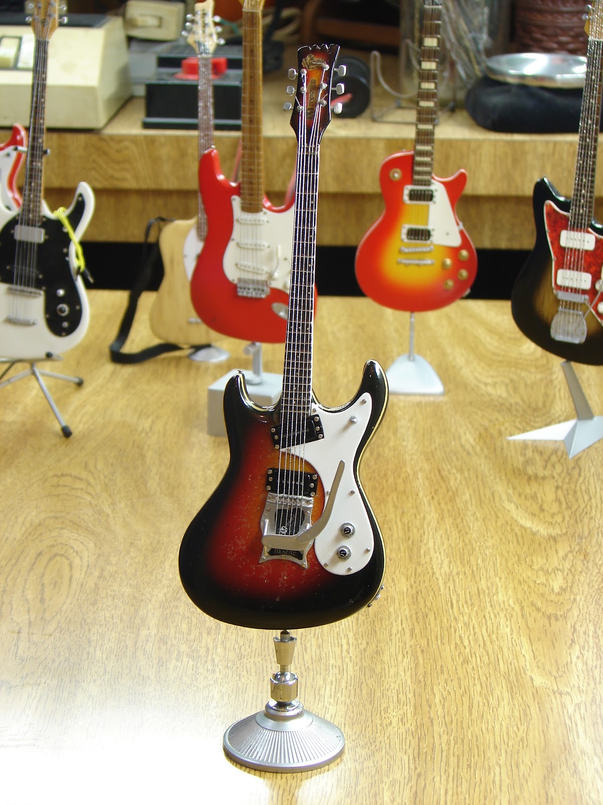 Arnie's Handcrafted Miniatures: The Ventures Model Mosrite