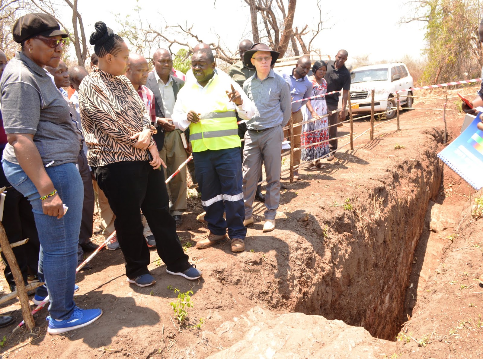 ZIARA YA WAZIRI KAIRUKI MGODI WA MADINI YA GRAPHITE RUANGWA -LINDI - OWM