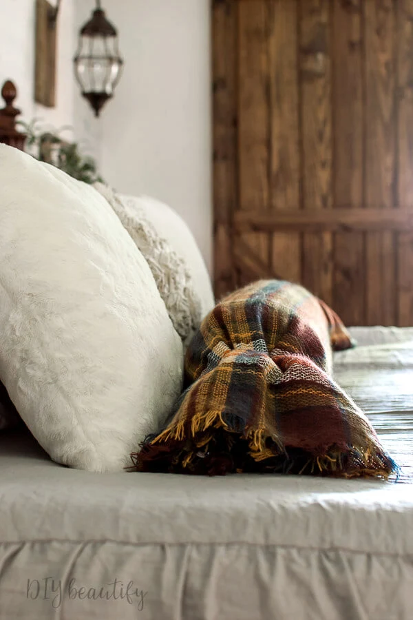 Cozy Fall Bedroom Decor Ideas - DIY Beautify - Creating Beauty at Home