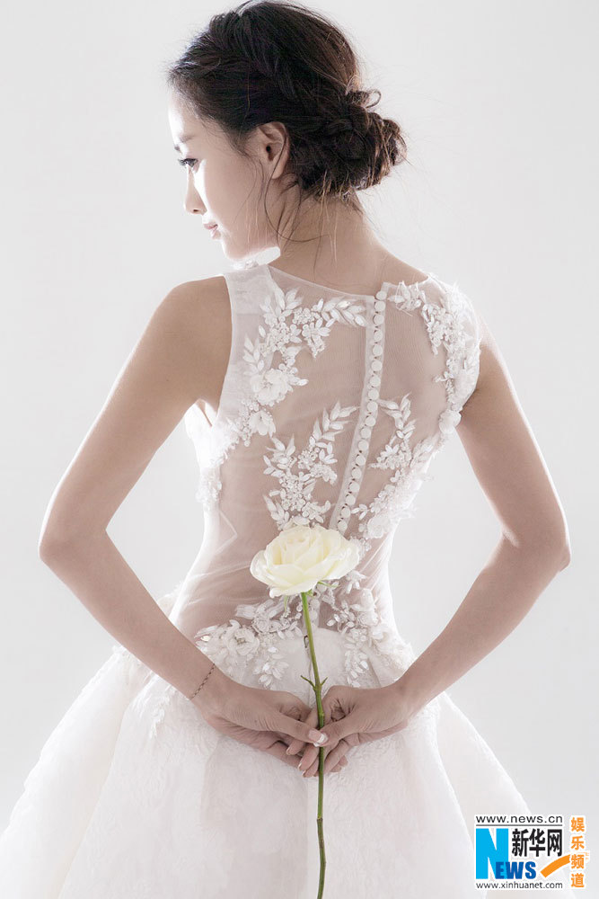 China Entertainment News: Actress Yang Rong poses for fashion magazine