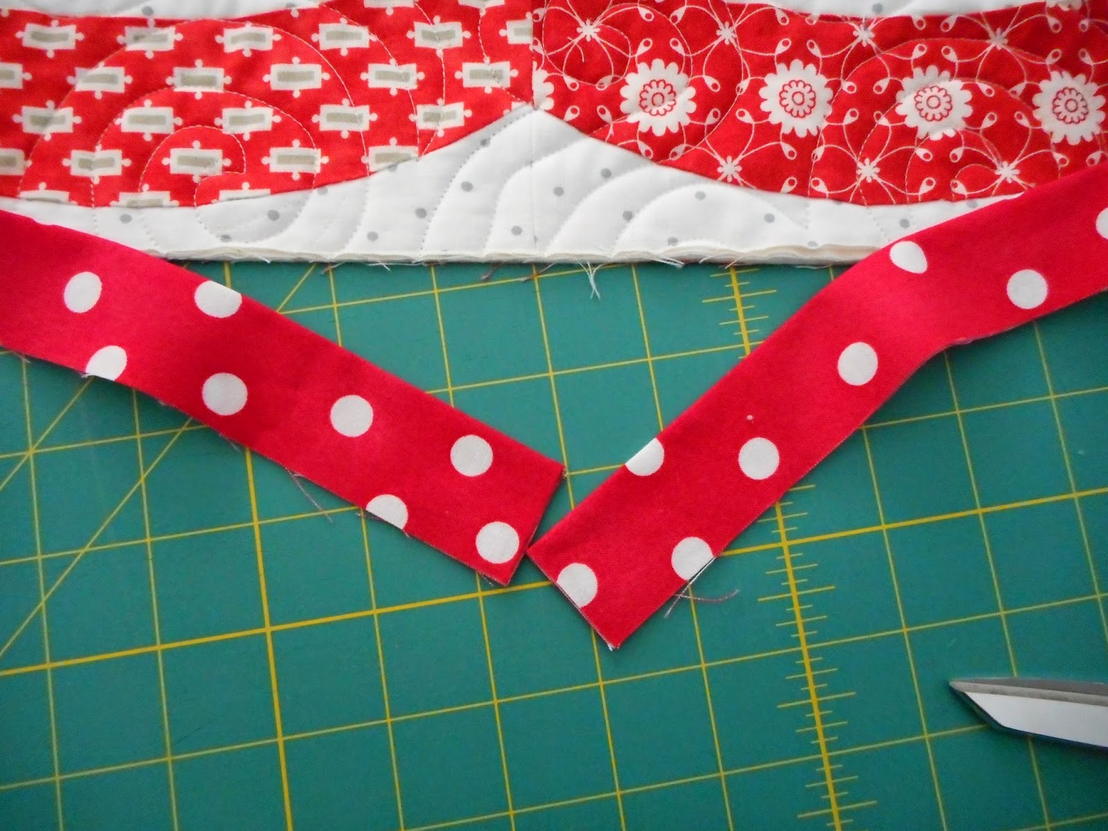 Pinkadot Quilts: Peppermint Patty and a Binding Tutorial