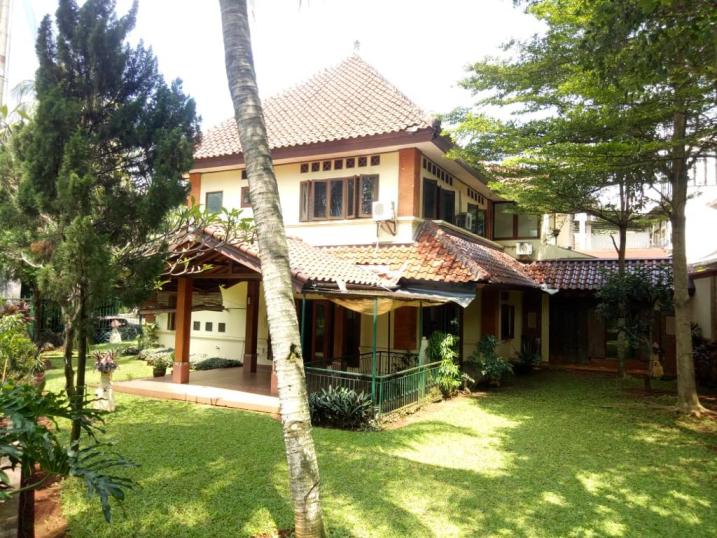Rumah Besar halaman Luas di Cireundeu Tangerang Selatan