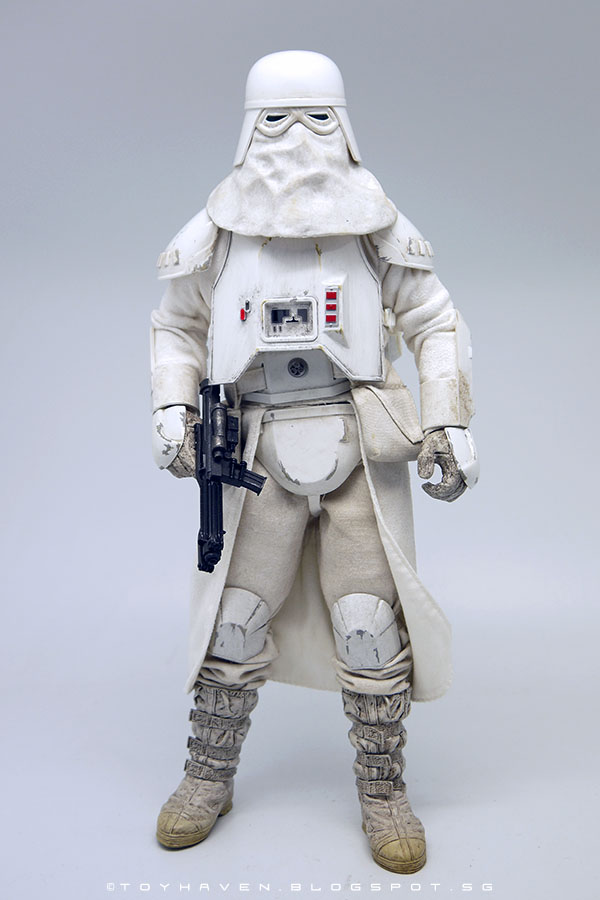 toyhaven: Comparison pictures of Hot Toys 1:6 First Order Snowtrooper ...