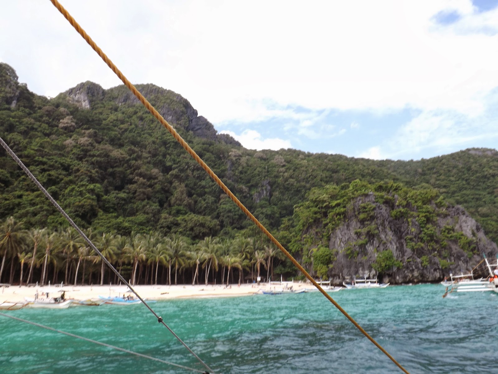 EL NIDO: A DAY AT THE 7 COMMANDOS BEACH - Touristang Pobre