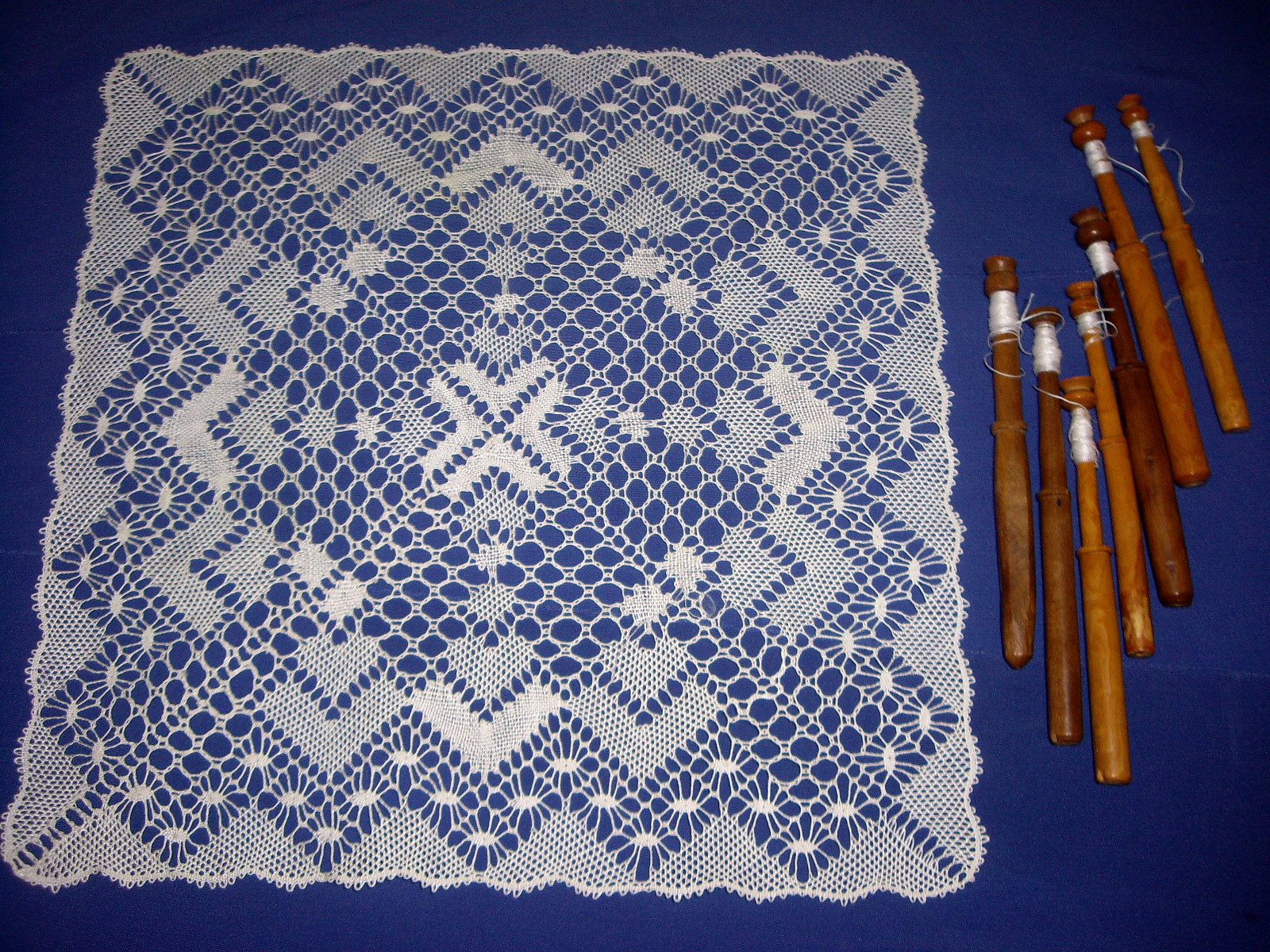 Otro pañuelo fácil de realizar de encaje de bolillos