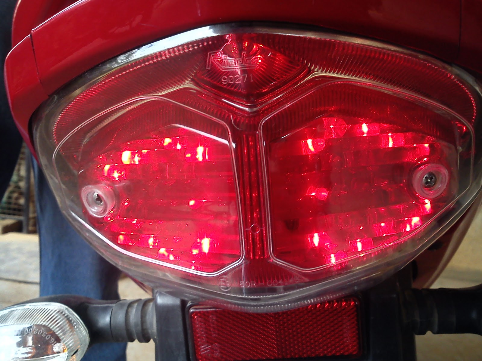 Hobby Circuits: Yamaha YZF R15 custom LED Tail Lamps