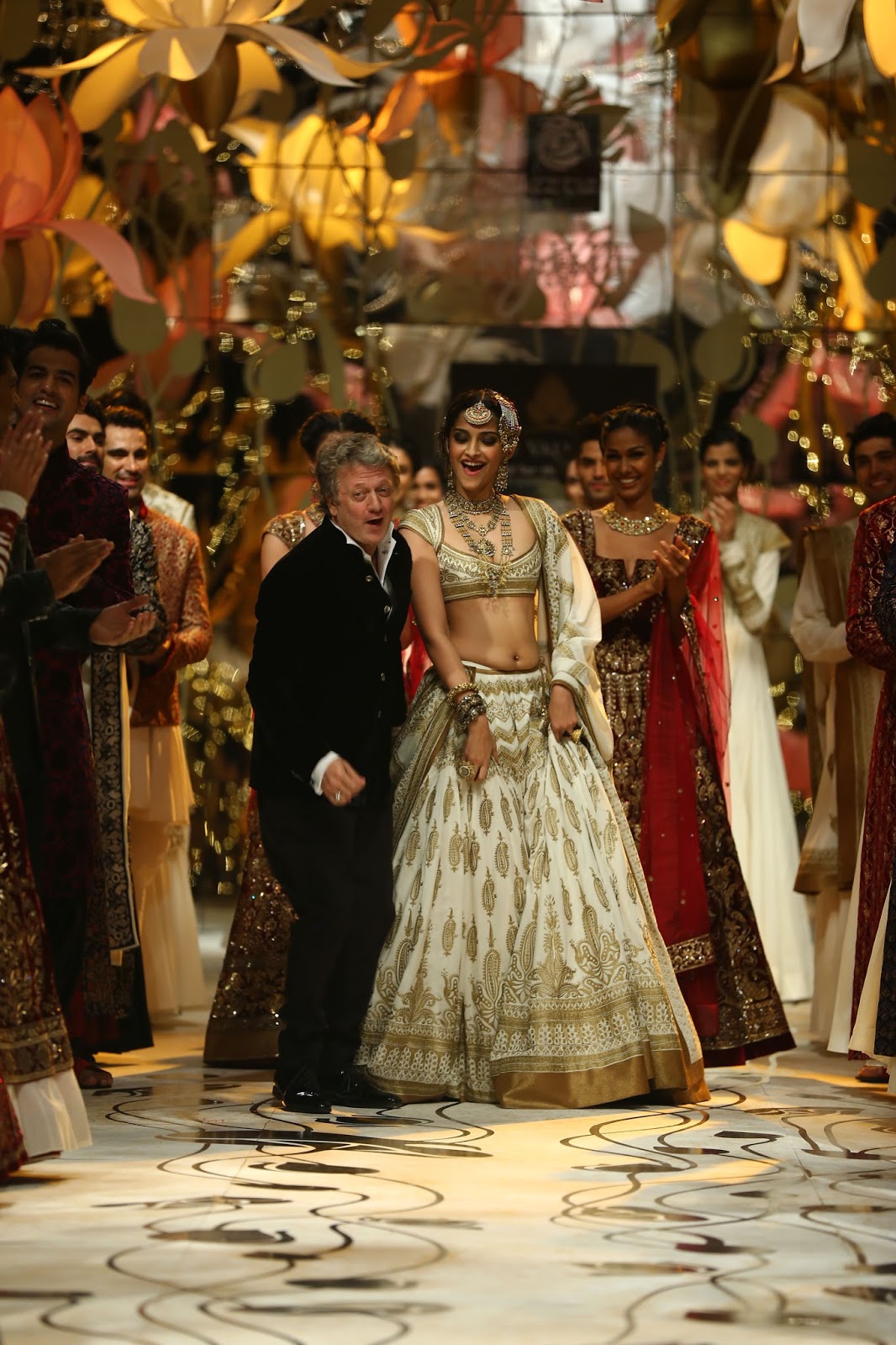 Fashion Lingua: Sonam Kapoor and Rohit Bal sets fire on ramp with their ...