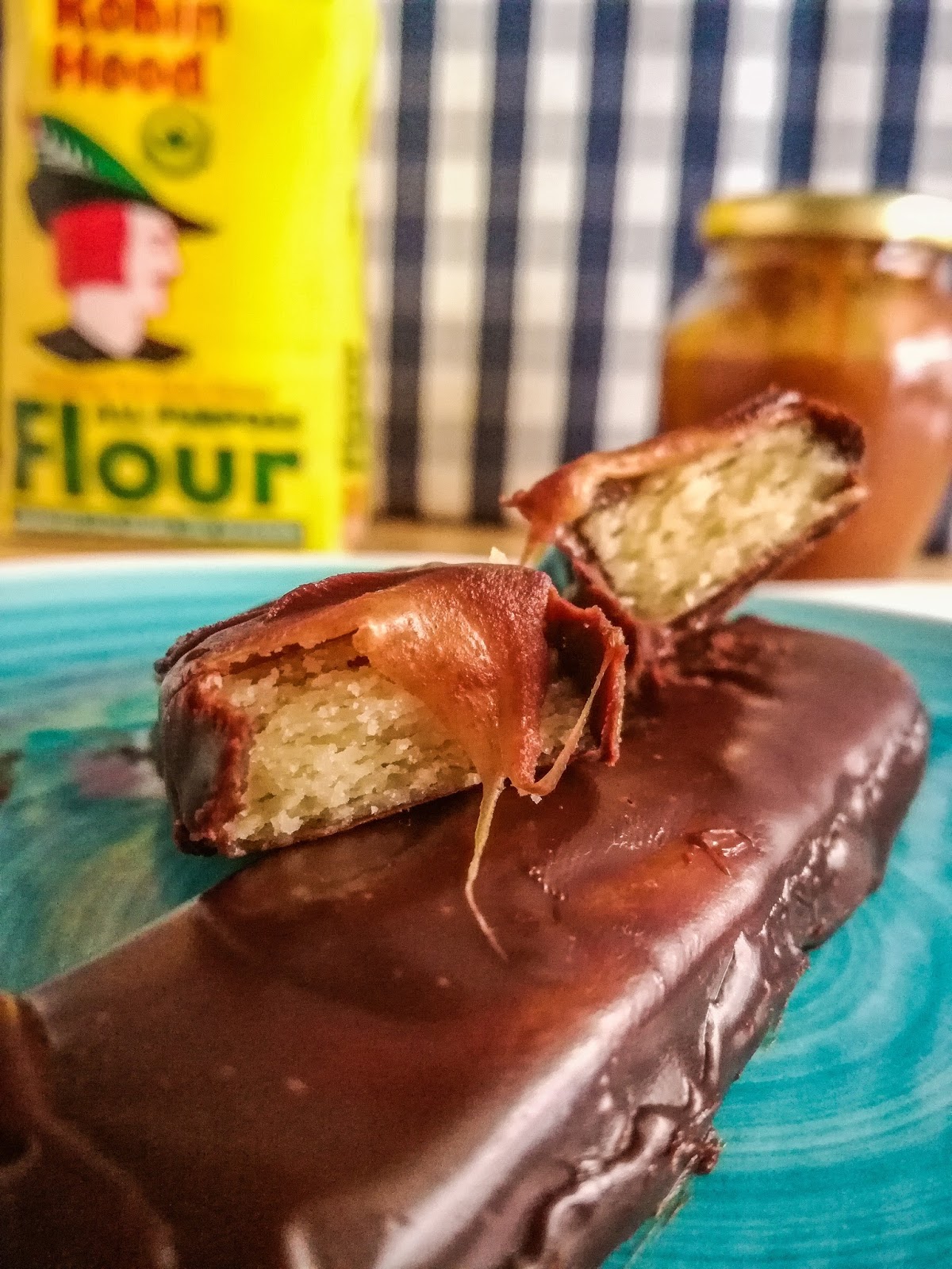 ΣΠΙΤΙΚΑ TWIX (ΒΑΣΙΚΗ ΣΥΝΤΑΓΗ SHORTBREAD ΜΠΙΣΚΟΤΟΥ) | Pastry...tsio