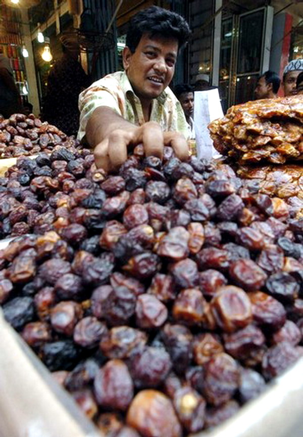 Ghurnayoman Ghora-Fera:::...: Bangladeshi Iftar Items