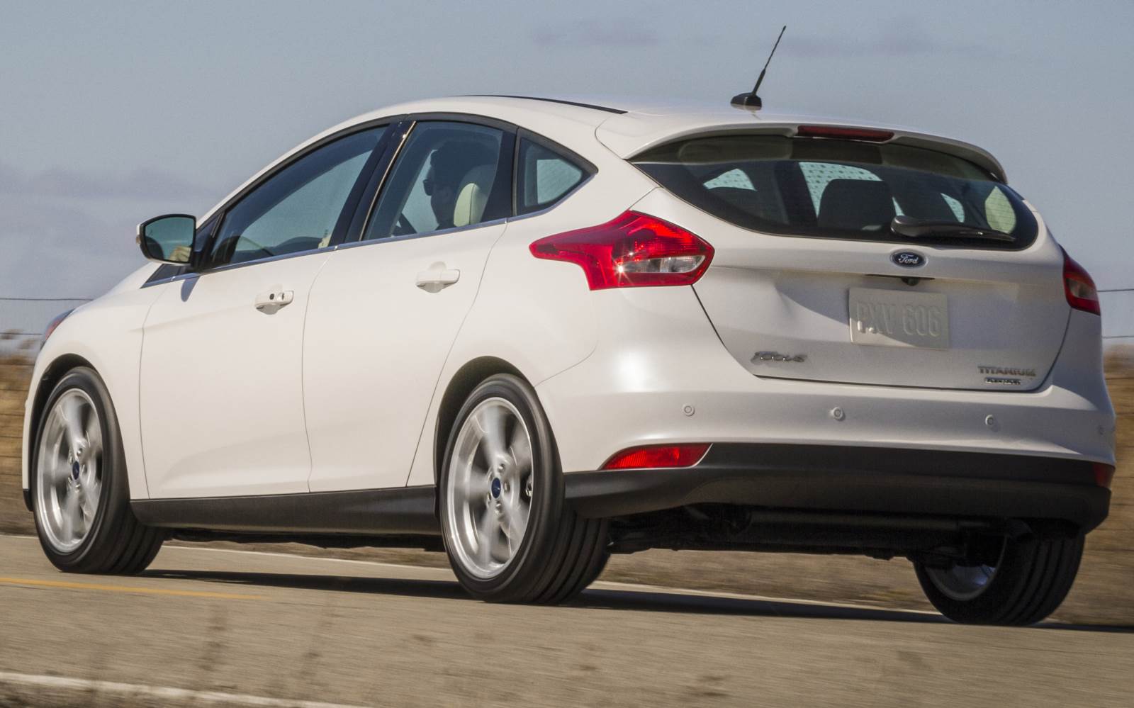 Novo Ford Focus com facelift chega ao Brasil em 2015