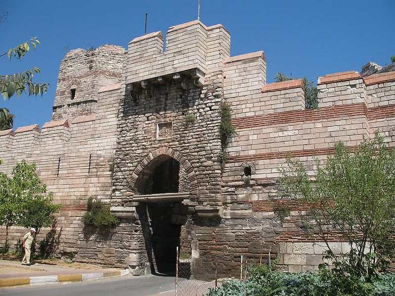 Παιδίον Τόπος: Θεοδοσιανά τείχη