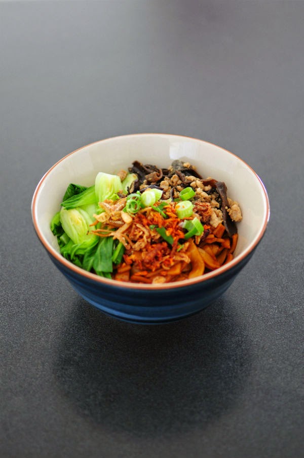 grub-town: hakka pan mee