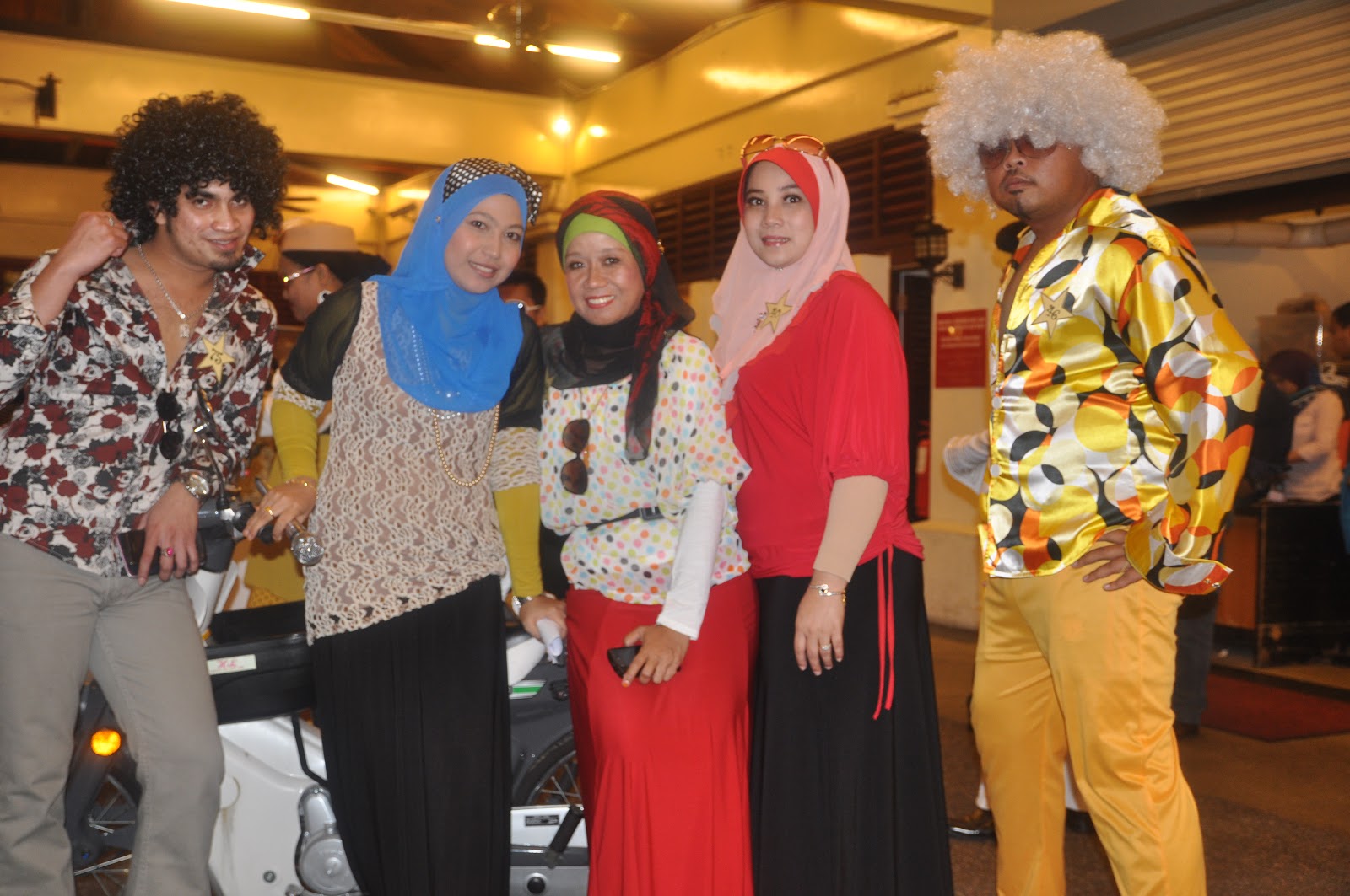 ANNAMIRZA YUSOF: dinner TEMA RETRO