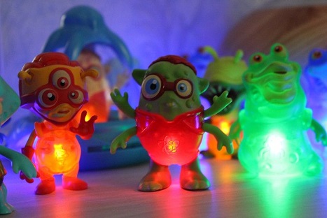 Les exogini, ces petits extra-terrestres lumineux dans la pénombre