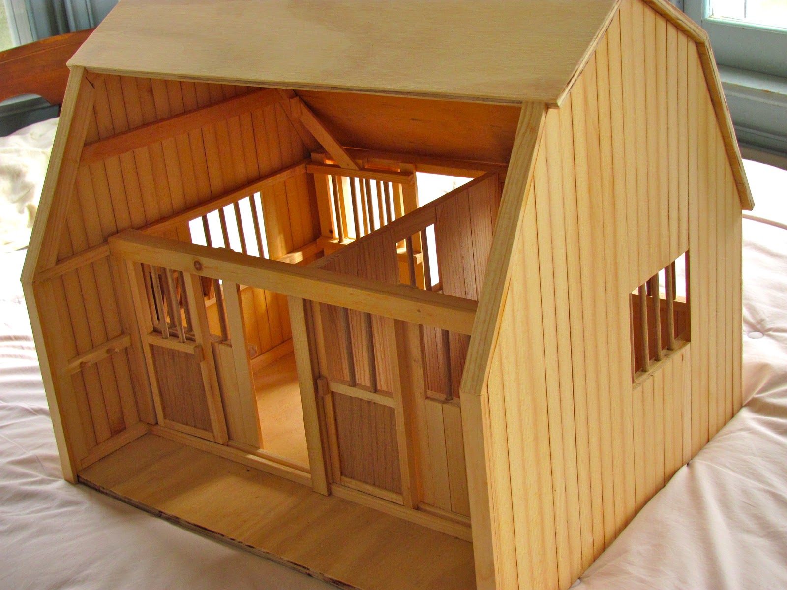LIFE IN SKUNK HOLLOW: Caleb's Model Horse Barn
