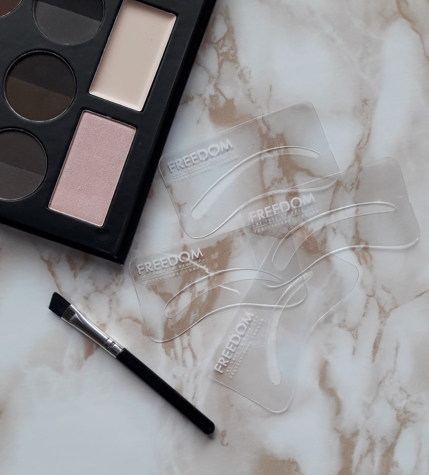 Freedom PRO HD Brow palette - Beauty With En