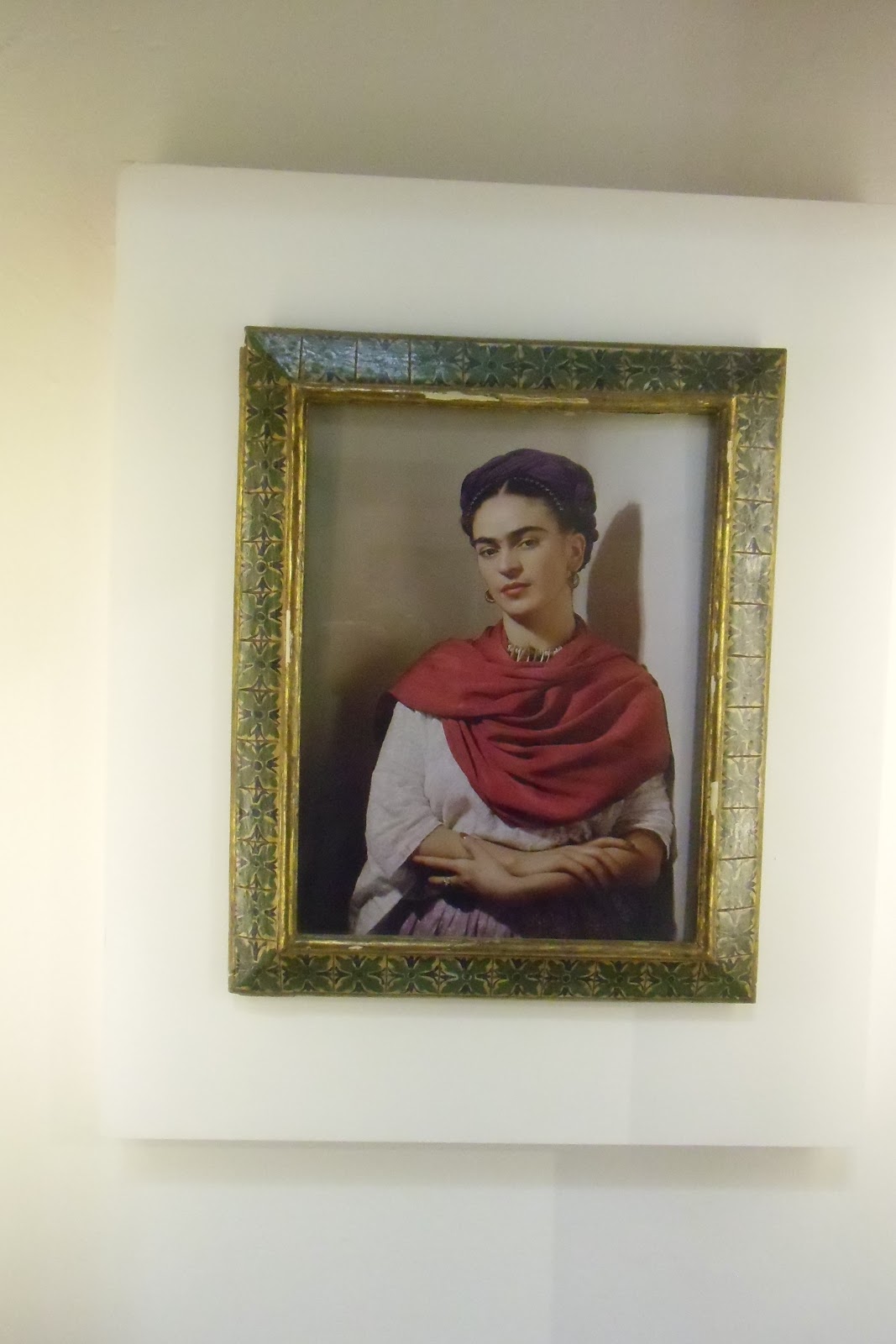 Frida con rebozo magenta. Una fotografía de Nikolas Murray (Museo Frida ...