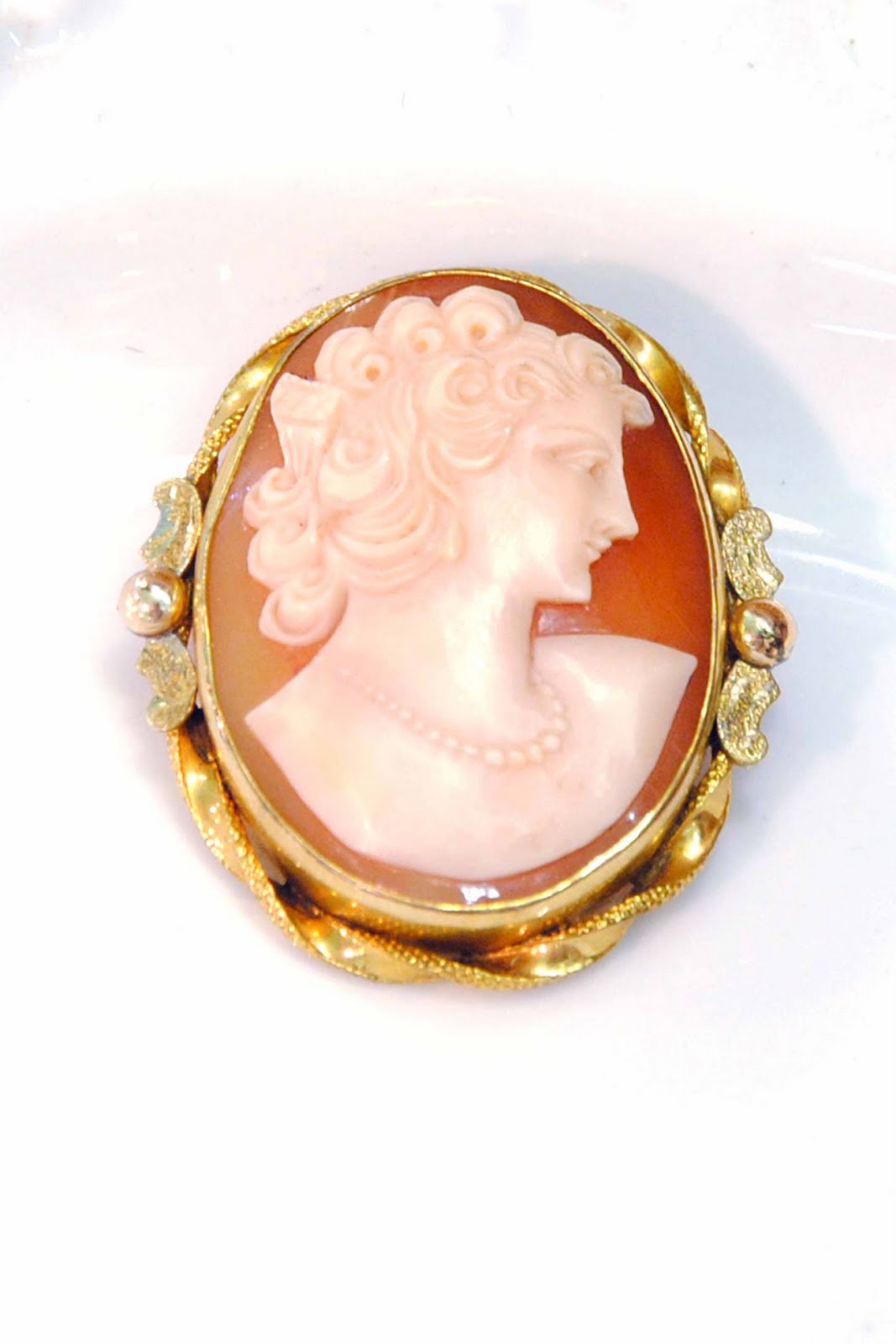 sparkle/STELLE: A GIFT FROM MOUNT VESUVIUS: CAMEOS FROM TORRE DEL GRECO