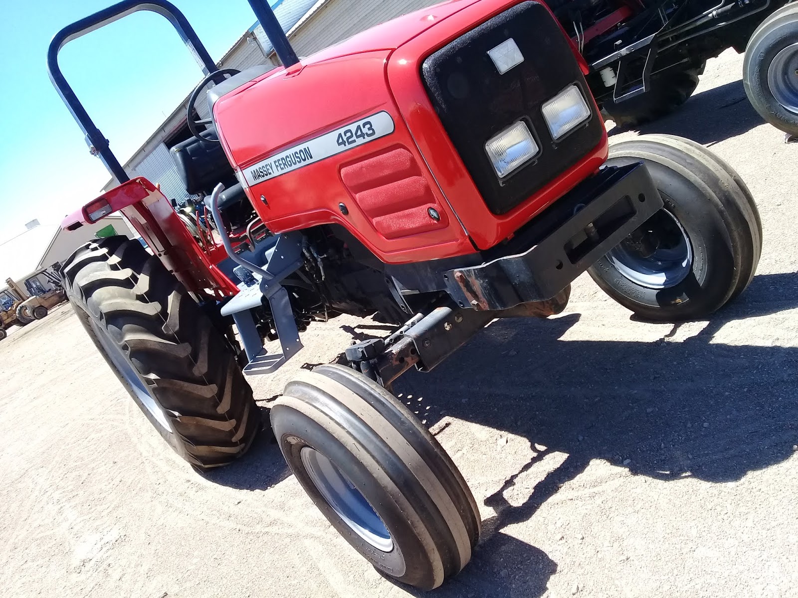 MAQUINARIA AGRICOLA INDUSTRIAL: Tractor Massey Ferguson 4243 $16,500 Dlls.