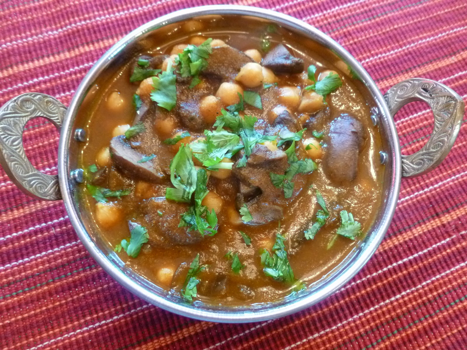 Indian Food: Dhingri Chhole - Chhole with Mushrooms