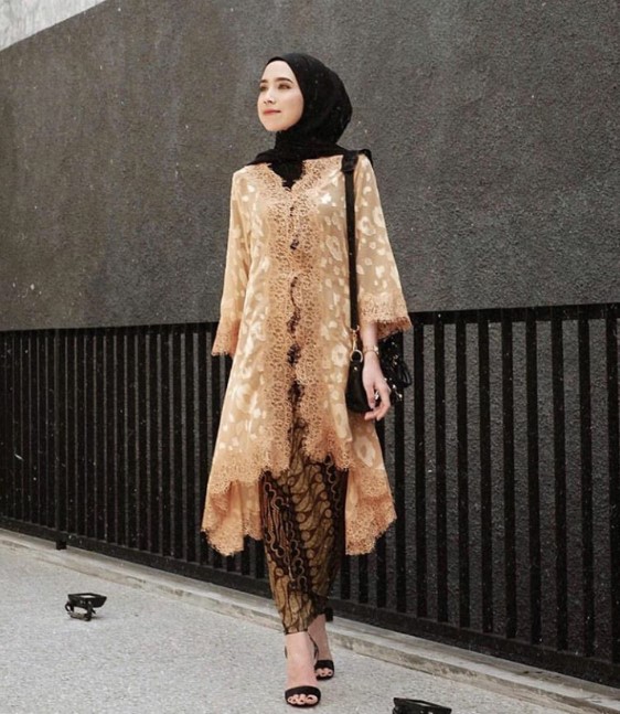 √ 41 Model Jilbab untuk Kebaya Modern Terbaru yang Sedang Populer ...