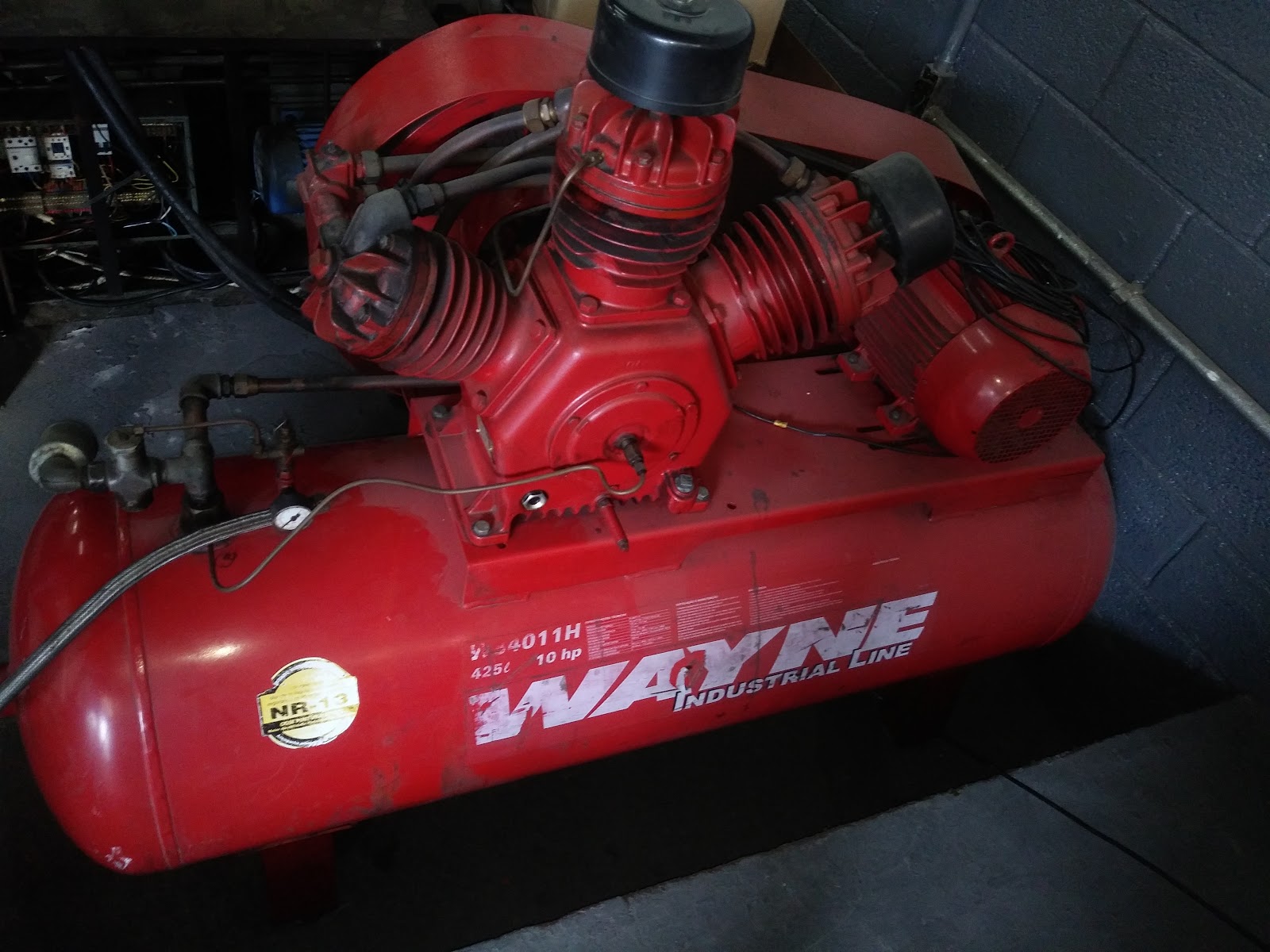 valprint maquinas gráficas : Compressor de Ar Wayne 40 PCM 425 litros.