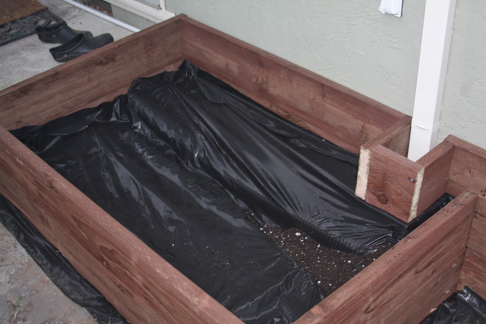 Go Green or DIY trying: Sub Irrigated Planter (SIP)