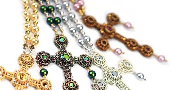 8 Awesome Beaded Cross Pendants Tutorials / The Beading Gem