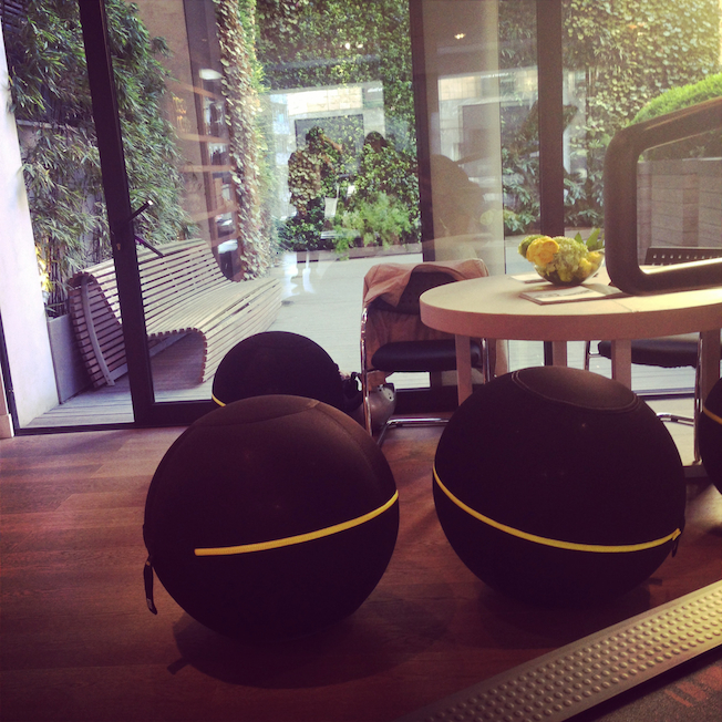 Wellness Ball di Technogym: l'Active Sitting che ti aiuta a rimanere in ...