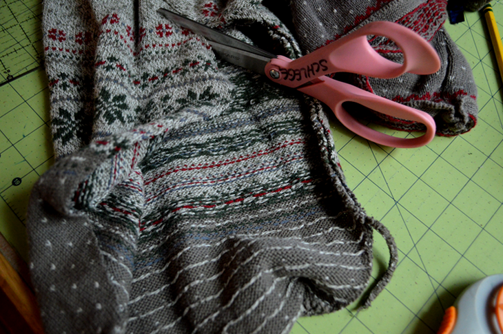 Art Threads: Christmas in July - Mittens from a Sweater