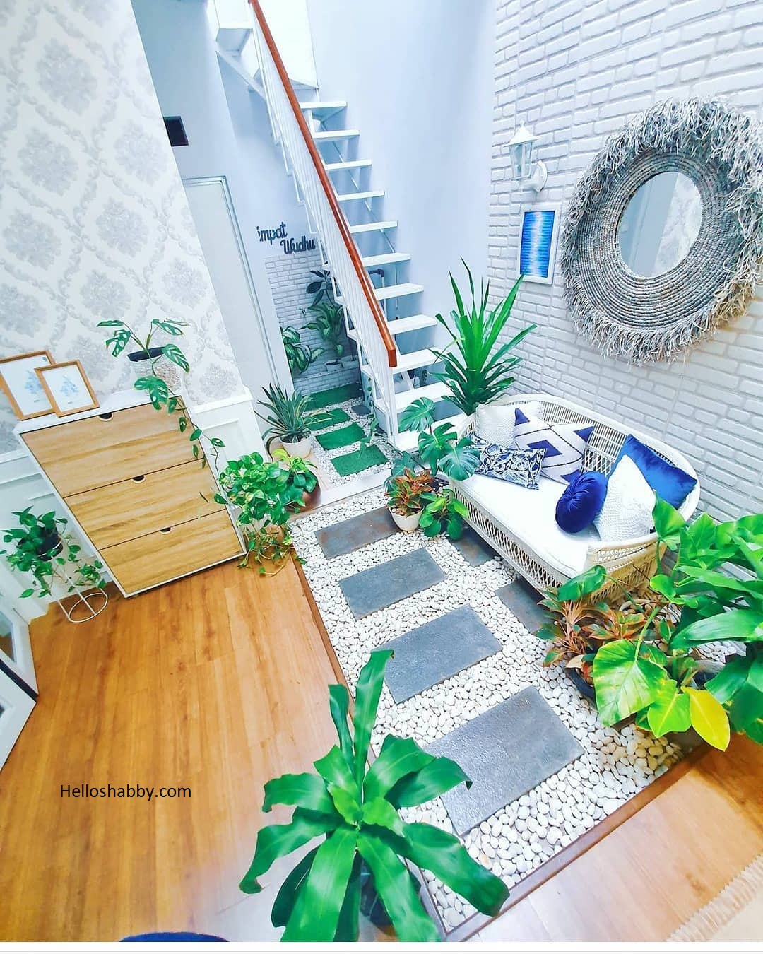 7 Trik Menghadirkan Taman Rumah di Area Sempit. Estetis dan Nggak ...