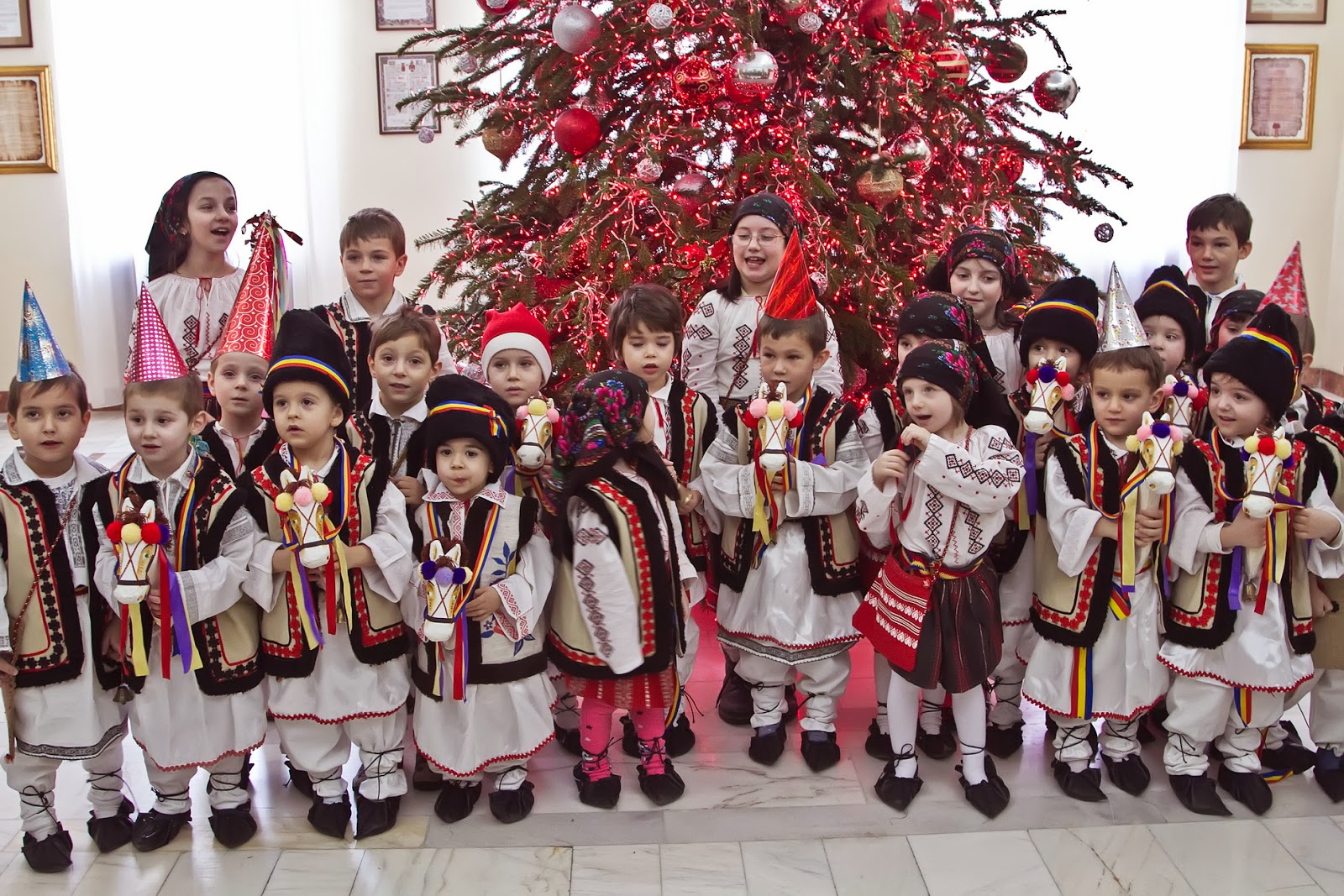 Romania Megalitica: CRACIUNUL, celebrarea naşterii Domnului. CINE ESTE ...