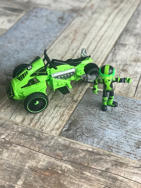 BEN 10 TRANSFORMING OMNI CYCLE