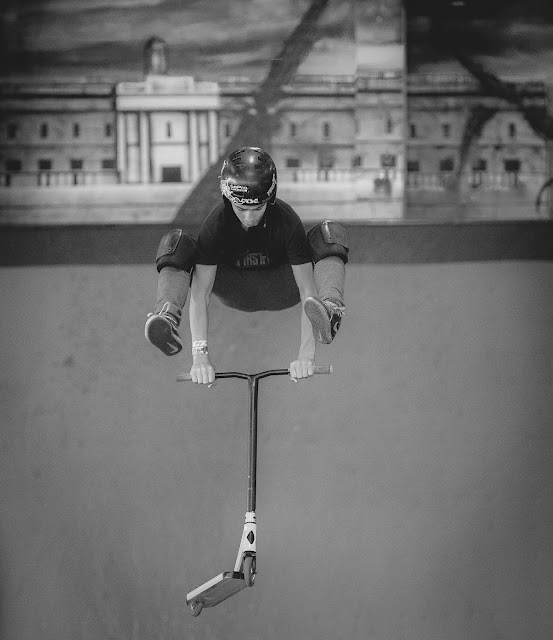 "Pull a stunt" nghĩa là gì?