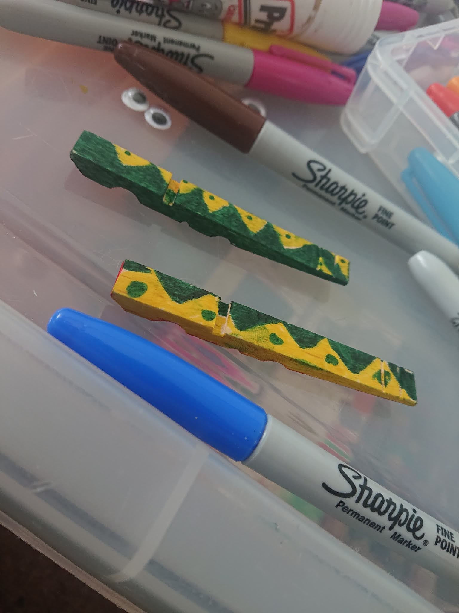 How to make a dragonfly peg craft ~ THIS IS WHERE IT IS AT