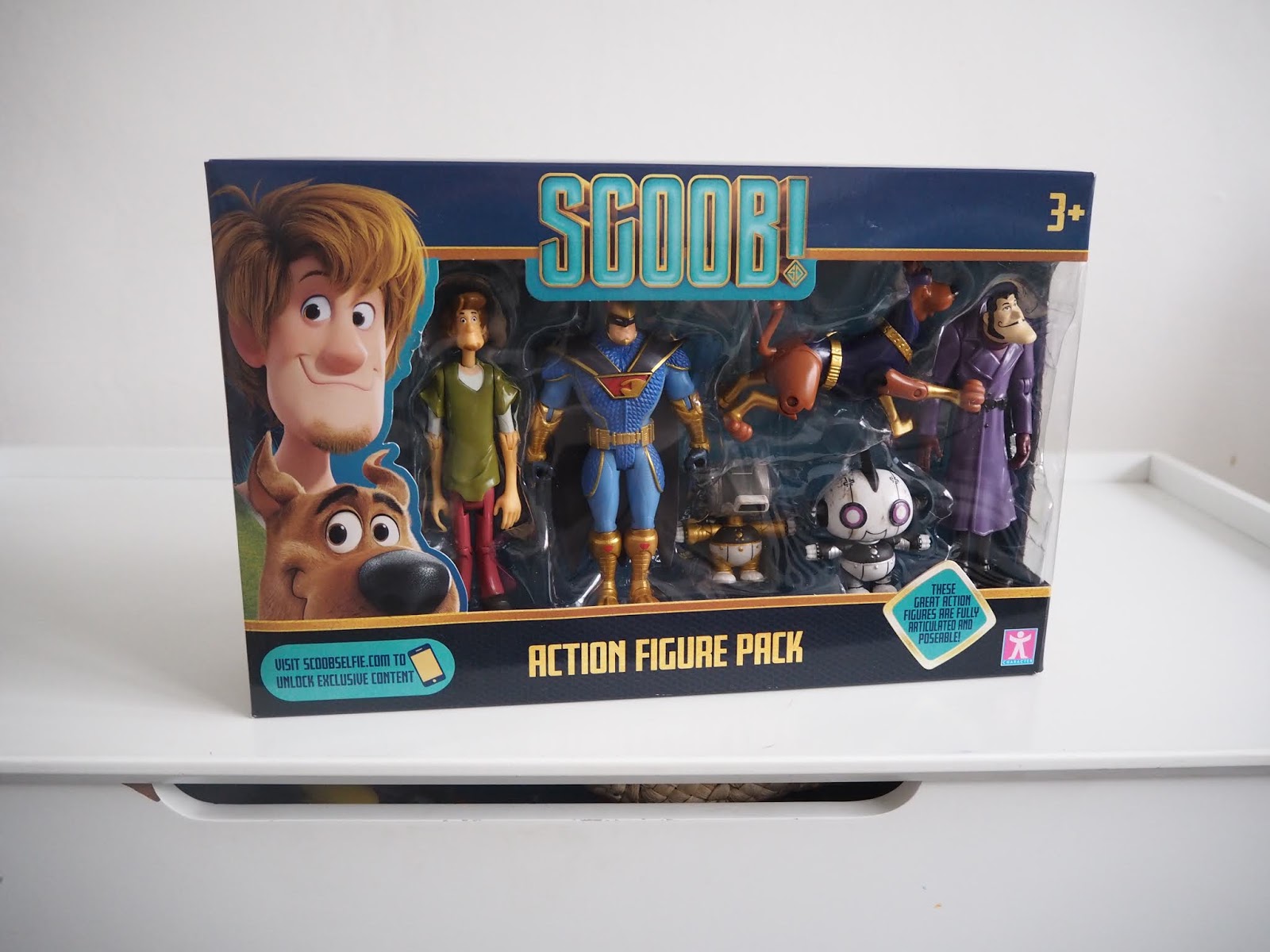 Chic Geek Diary: SCOOB! Action Figures & Mystery Machine - Review