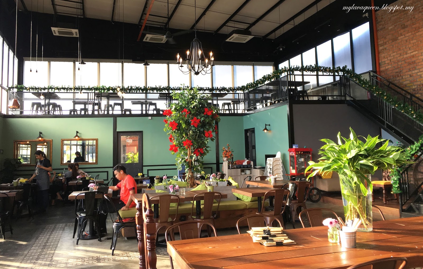 SIS & CO. @ KAMPUNG KAYU ARA - Lava Queen