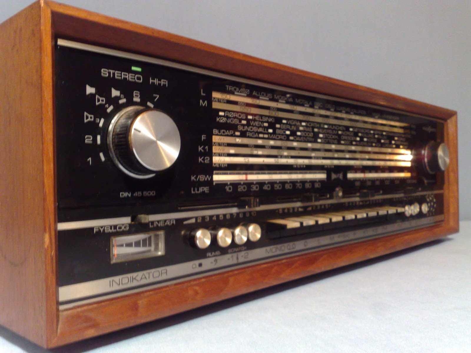 TOM's TECH TOYS: SOUNDMASTER