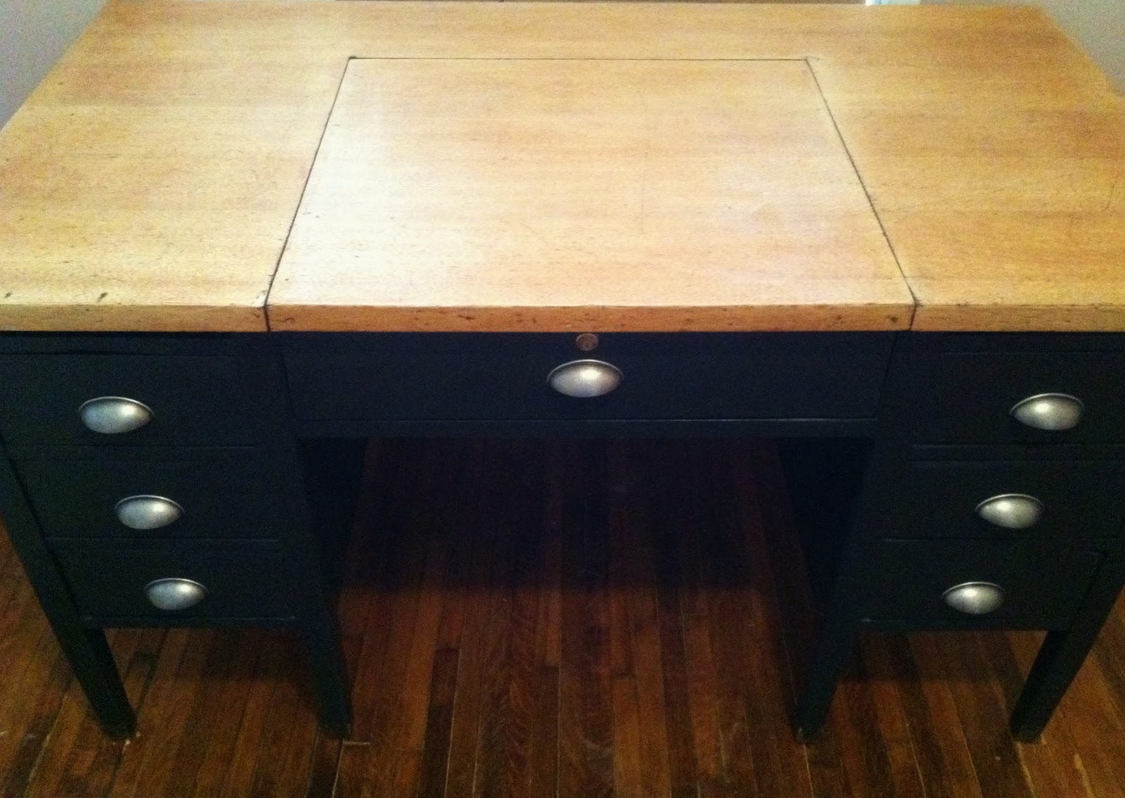 La Vie en Blanche: Refurbished Oak Desk
