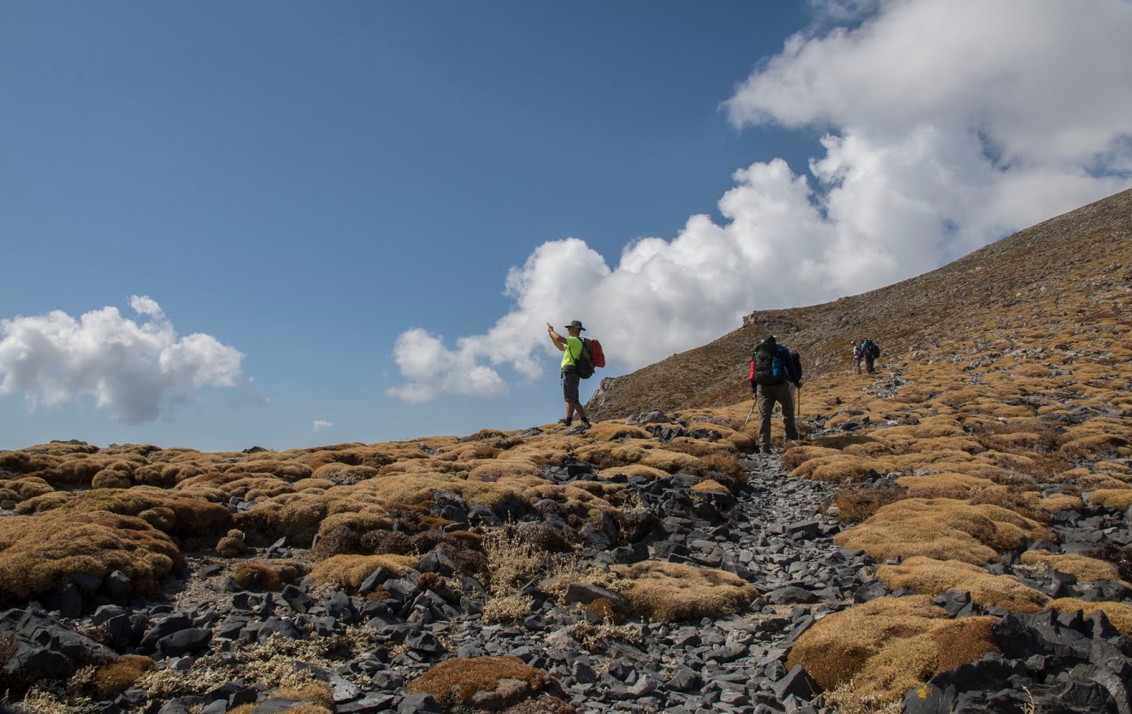 EXPLORE MOUNTAINS: ΔΙΑΣΧΙΣΗ ΛΕΥΚΩΝ ΟΡΕΩΝ (ΑΜΜΟΥΤΣΕΡΑ-ΞΥΛΟΣΚΑΛΟ)