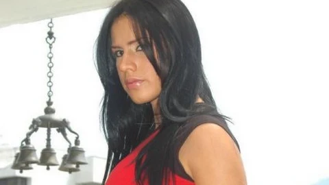 Selena Spice, Rojo Pasión