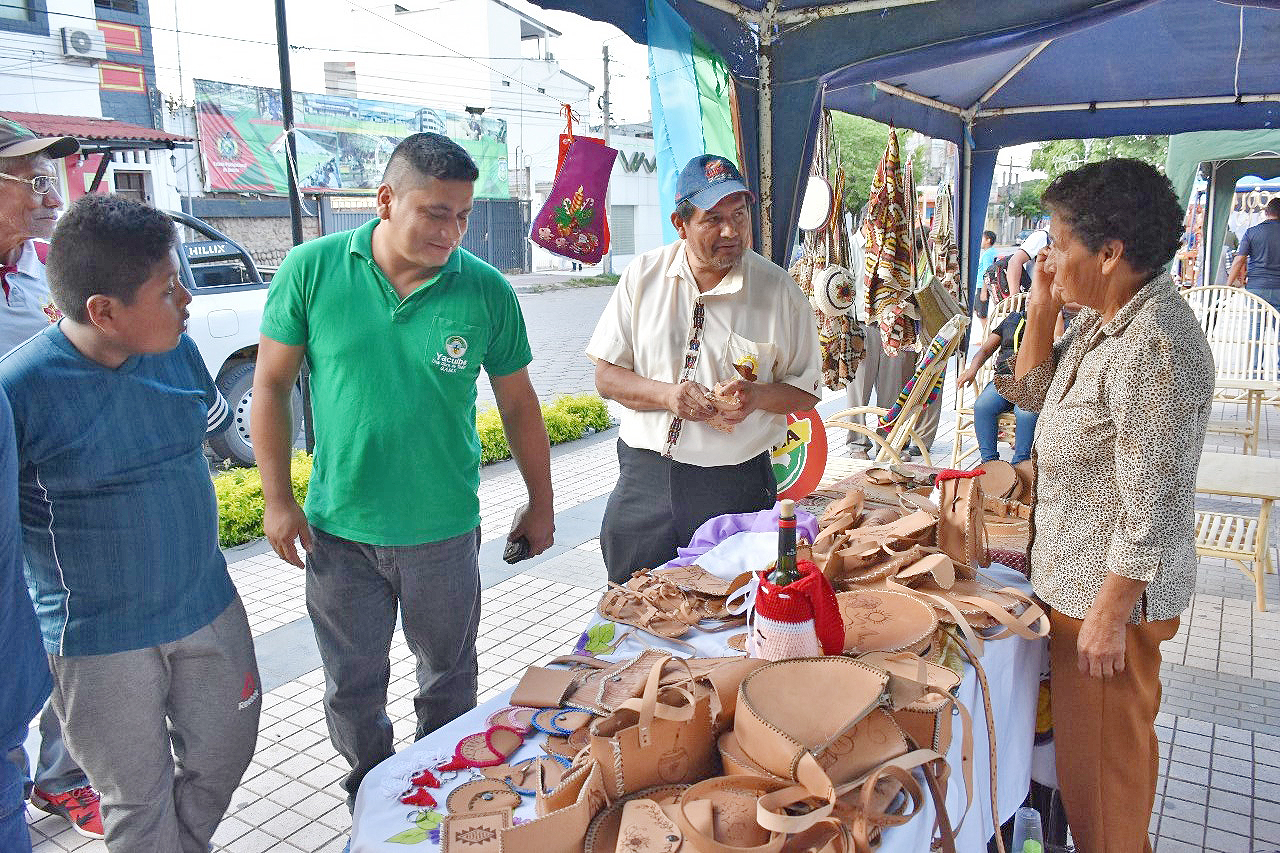 Éxito en la primera versión de la feria productiva artesanal y ...
