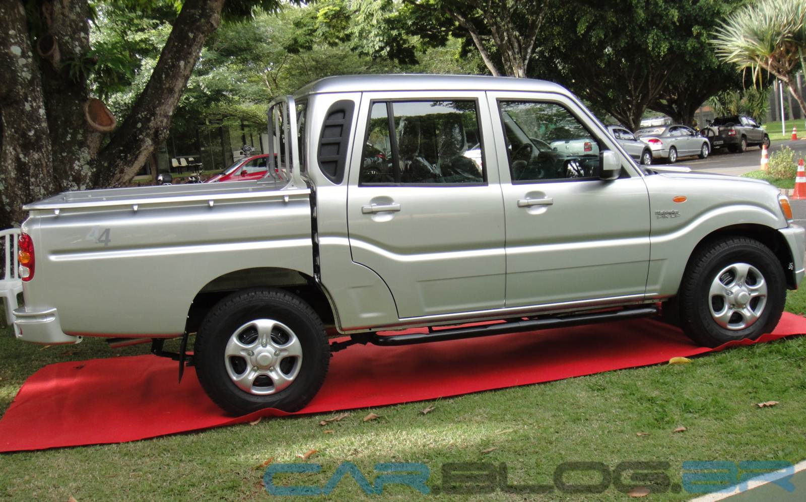 Mahindra Pick-UP 2.6 Turbo Diesel 4x4 tem preço de R$ 89.900 reais ...