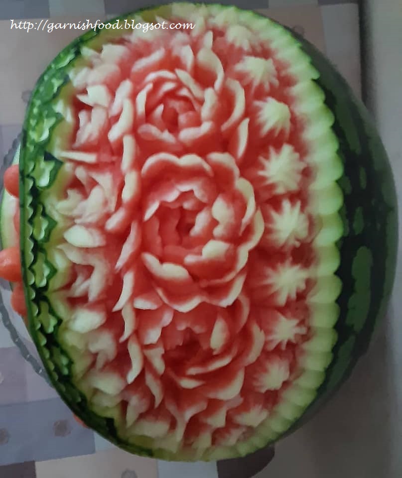 GarnishFoodBlog - Fruit Carving Arrangements and Food Garnishes