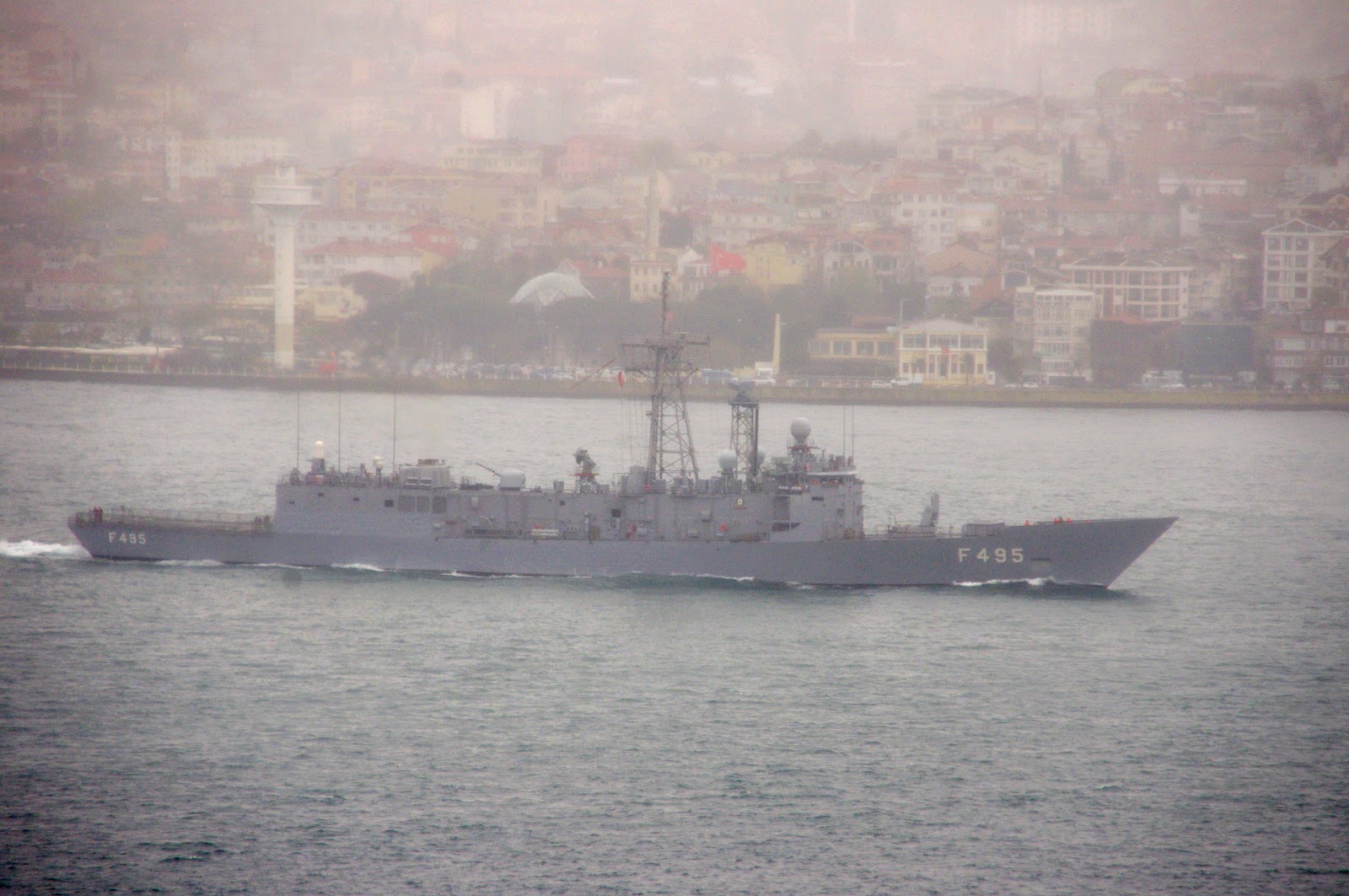 WARSHIPS ON THE BOSPHORUS: F495 TCG-GEDIZ OLIVER HAZARD PERRY CLASS FRIGATE