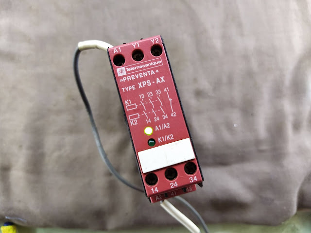 TELEMECANIQUE XPS-AX SAFETY RELAY XPSAX5120